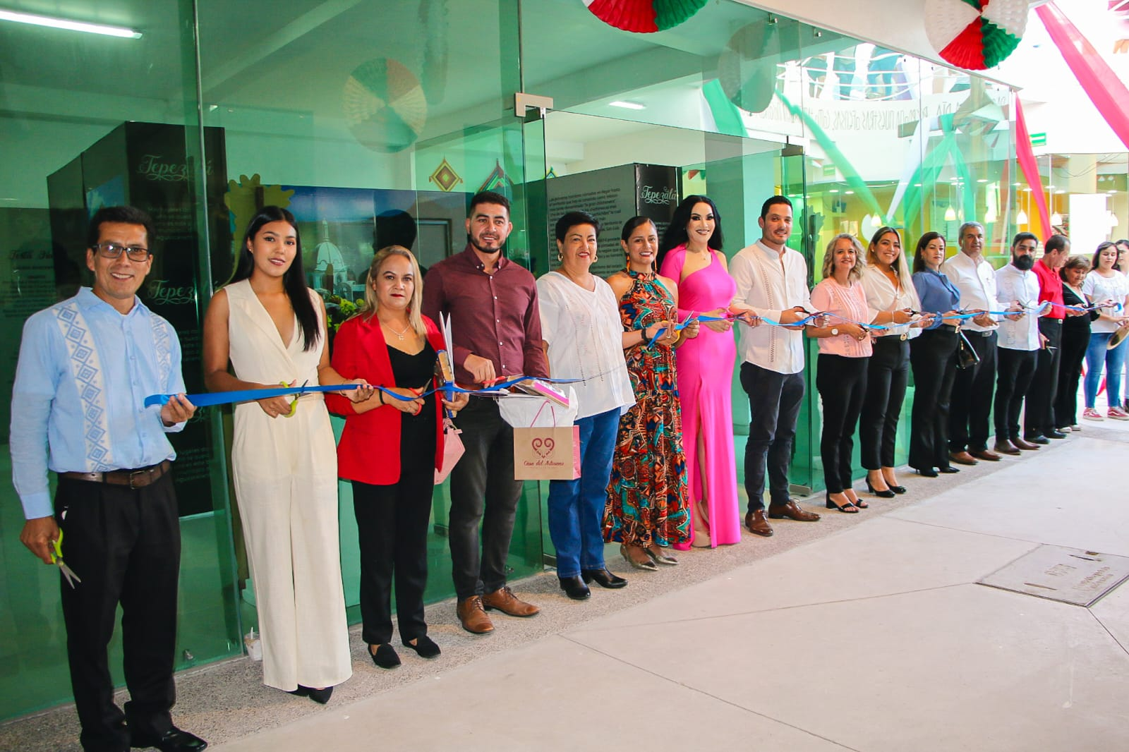 Exponen lo mejor de Tepezalá en el Complejo Santa Cruz🙋🏻‍♂️🖼️🎉 - Docemx